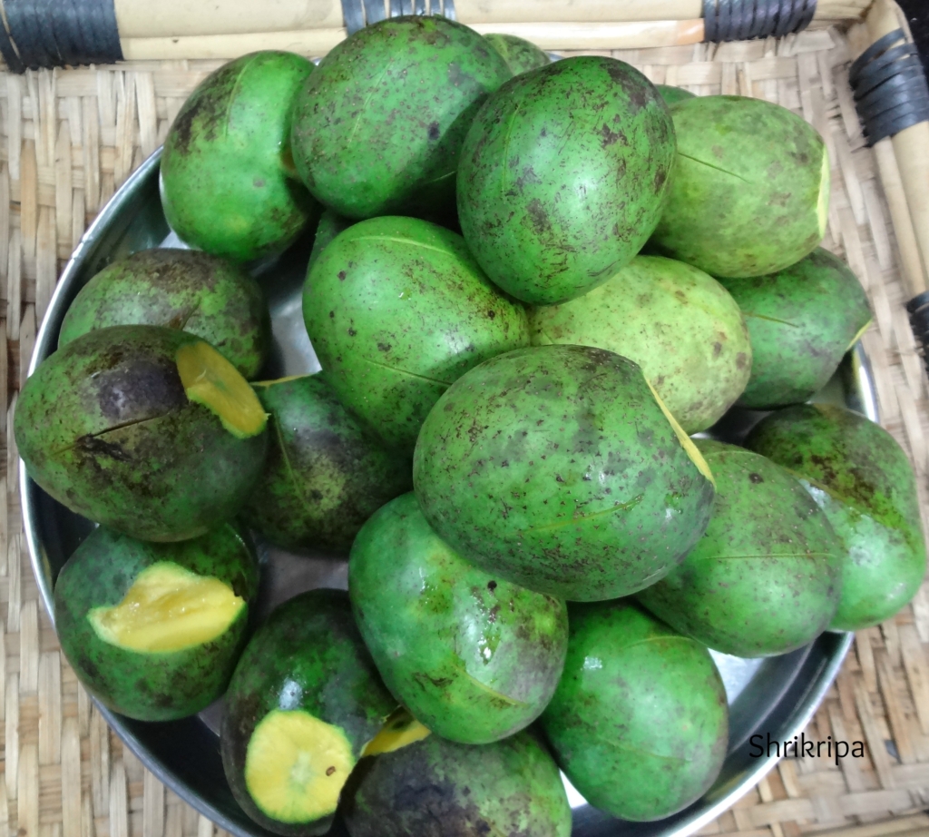 Idikayi Uppinakai / Whole mango pickle in roasted masala: