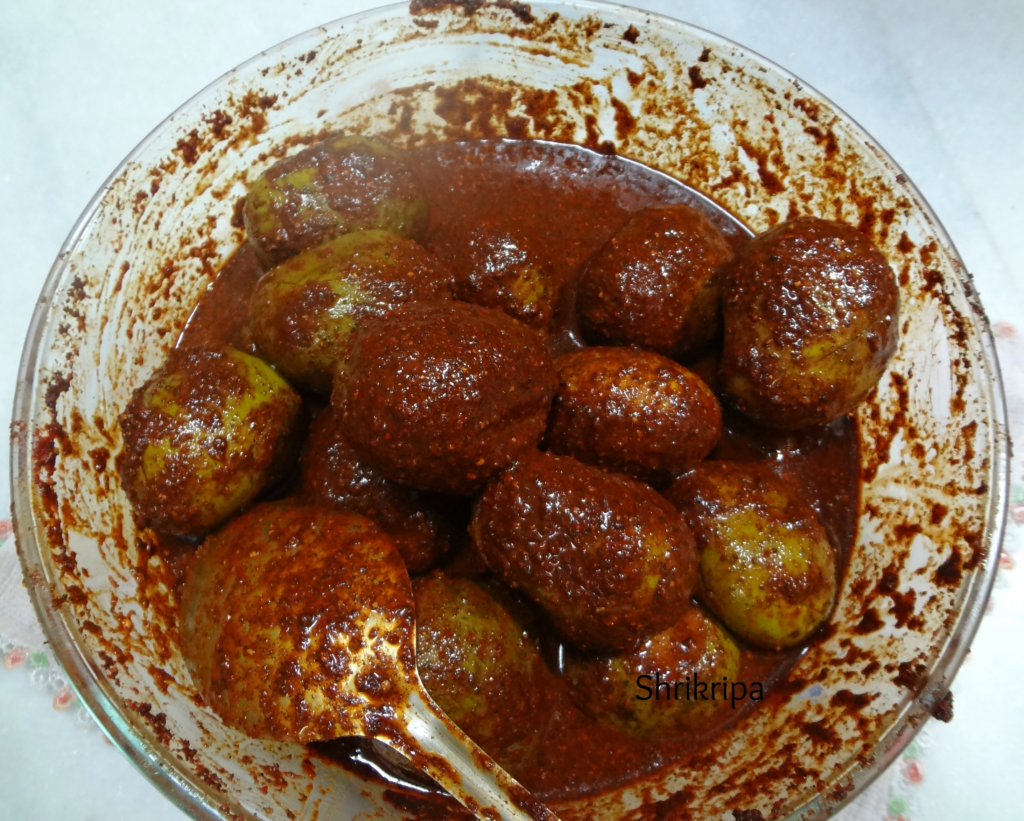 Idikayi Uppinakai / Whole mango pickle in roasted masala: