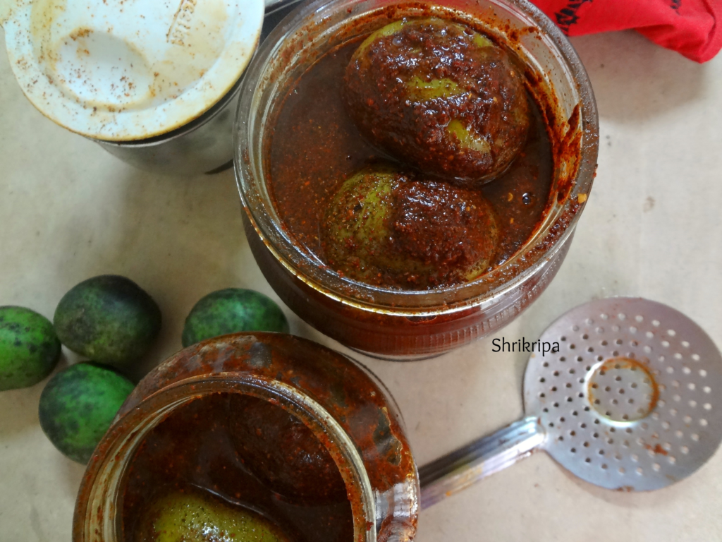 Idikayi Uppinakai / Whole mango pickle in roasted masala: